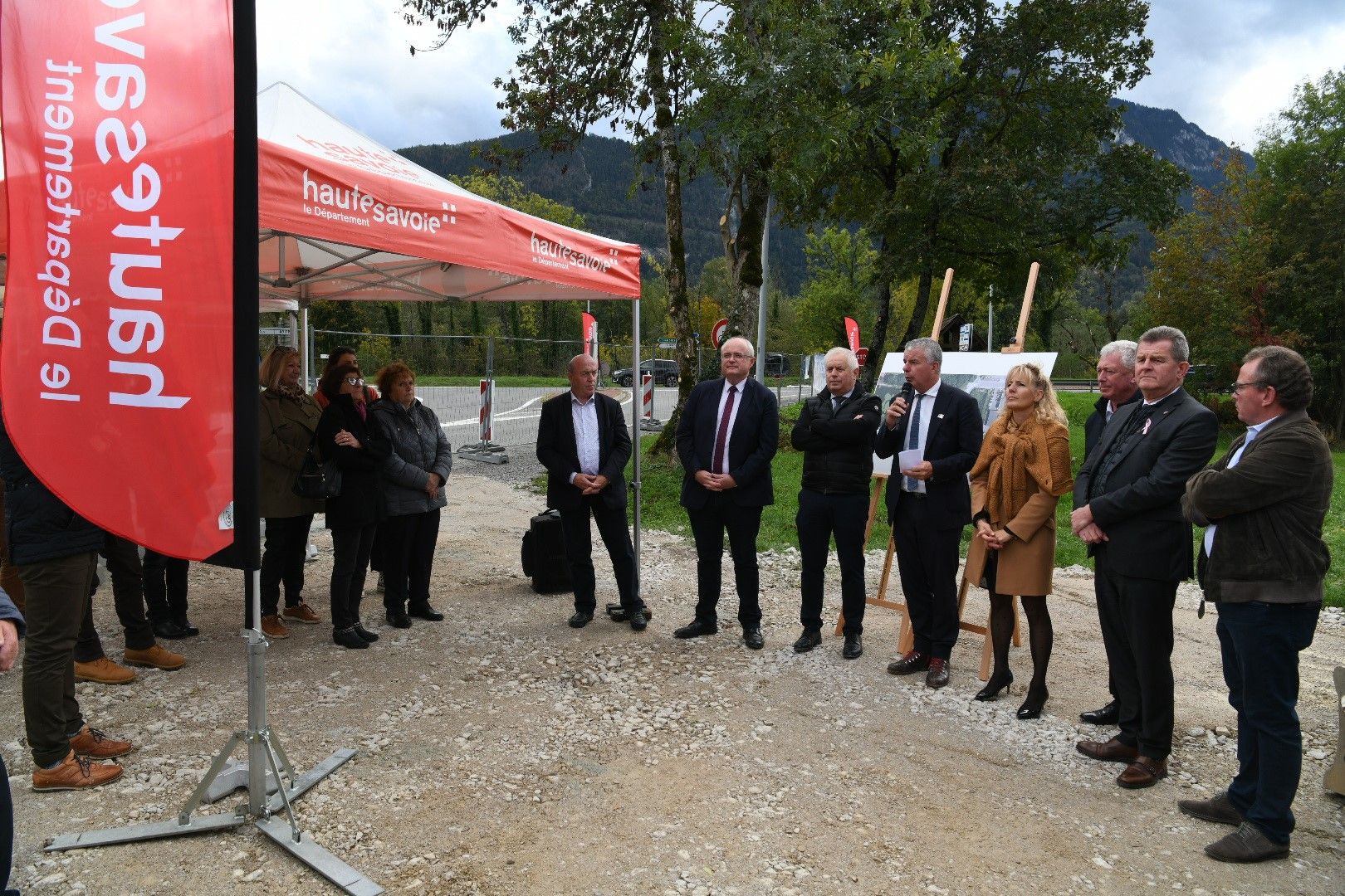 Ayze : un rond-point pour sécuriser l'accès à la zone des Lacs - Radio ...