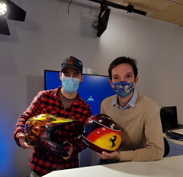 C'est Quoi Votre Truc : Tony réalise des trompe l' œil sur casques.